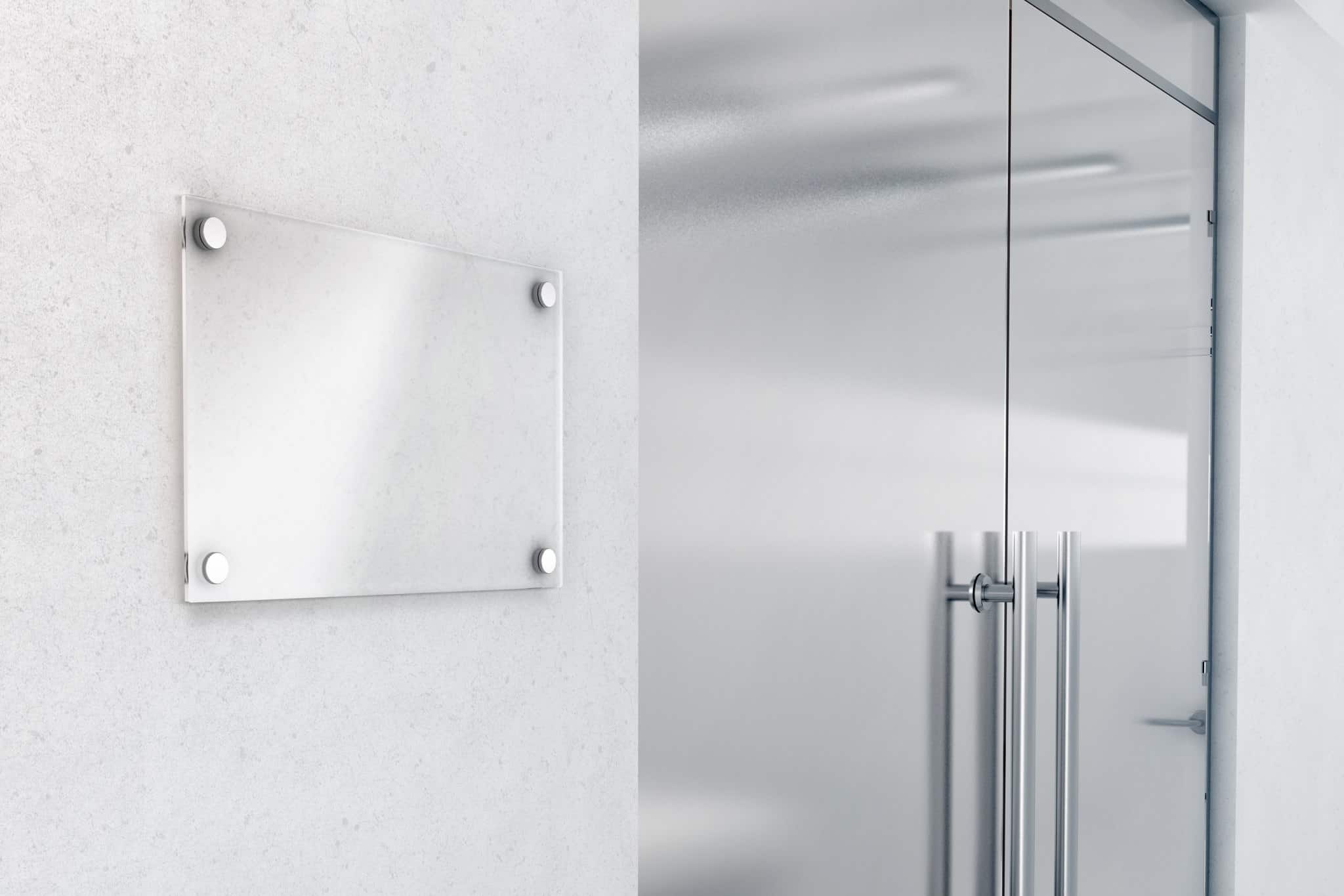 What Are the Advantages of Using Acrylic Displays? | The Retail Factory