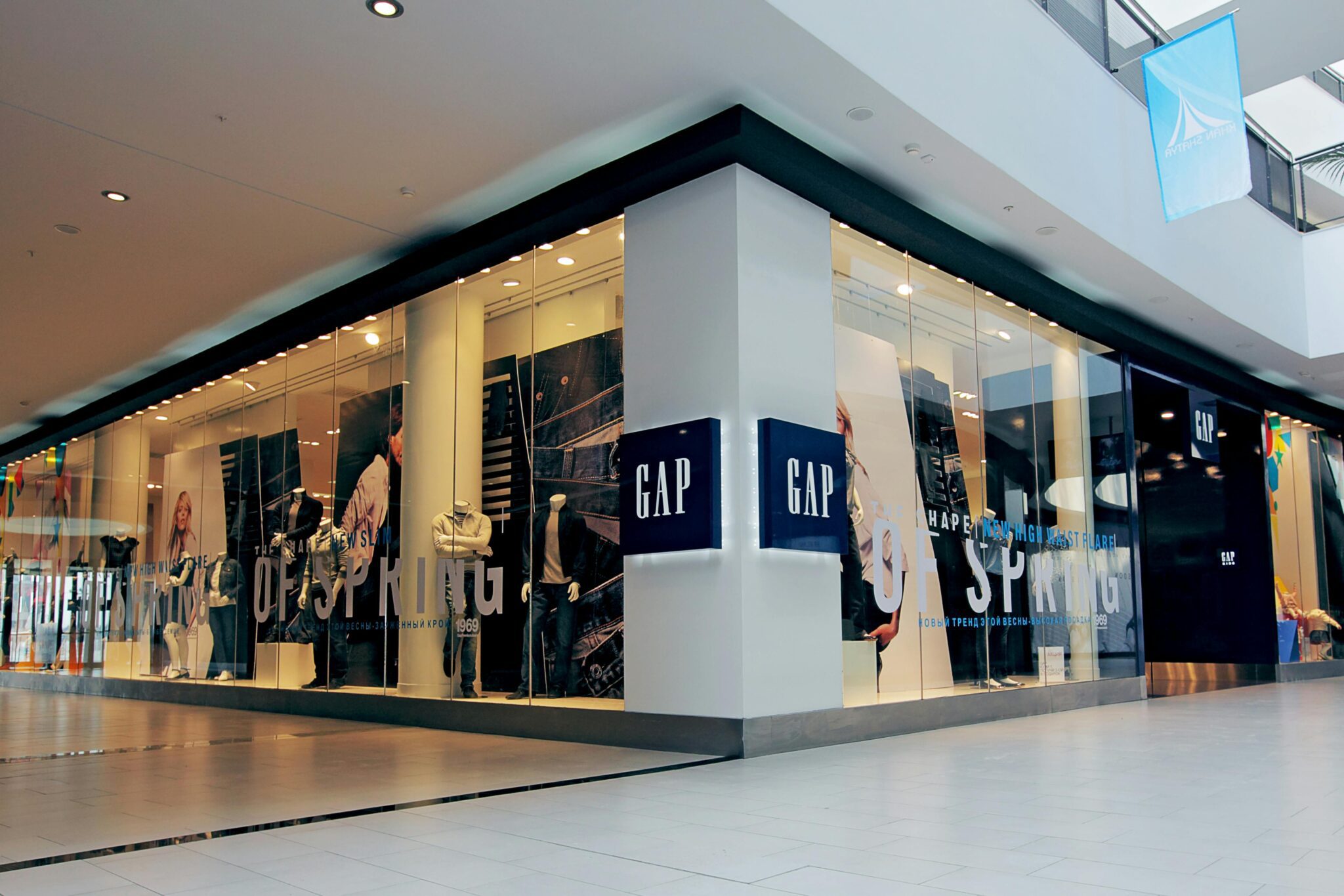 Spring Retail Window Displays: Fresh Visual Merchandising Ideas for March